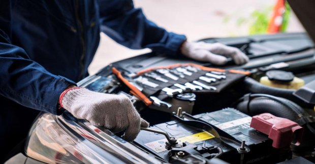 Car battery lifespan and tips to extend battery life